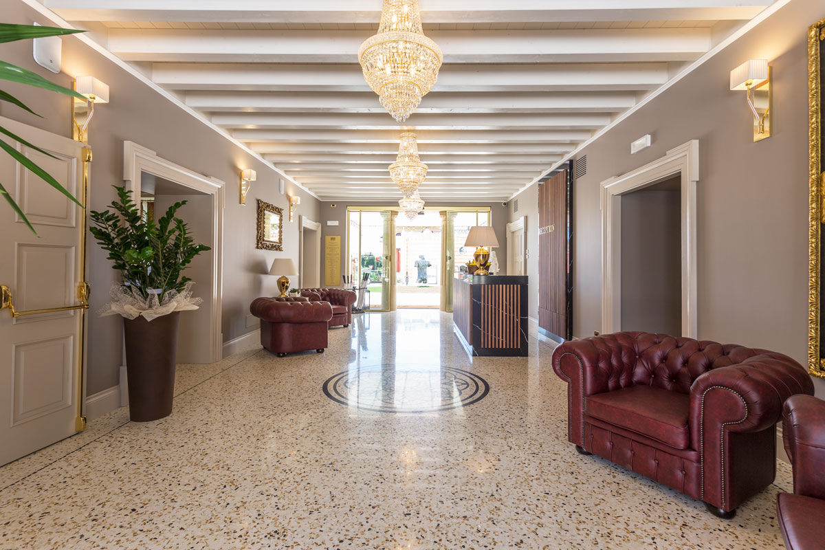 Reception Hotel Villa Zoppi | Gruppo 5 | Custom-made furnishings for ...